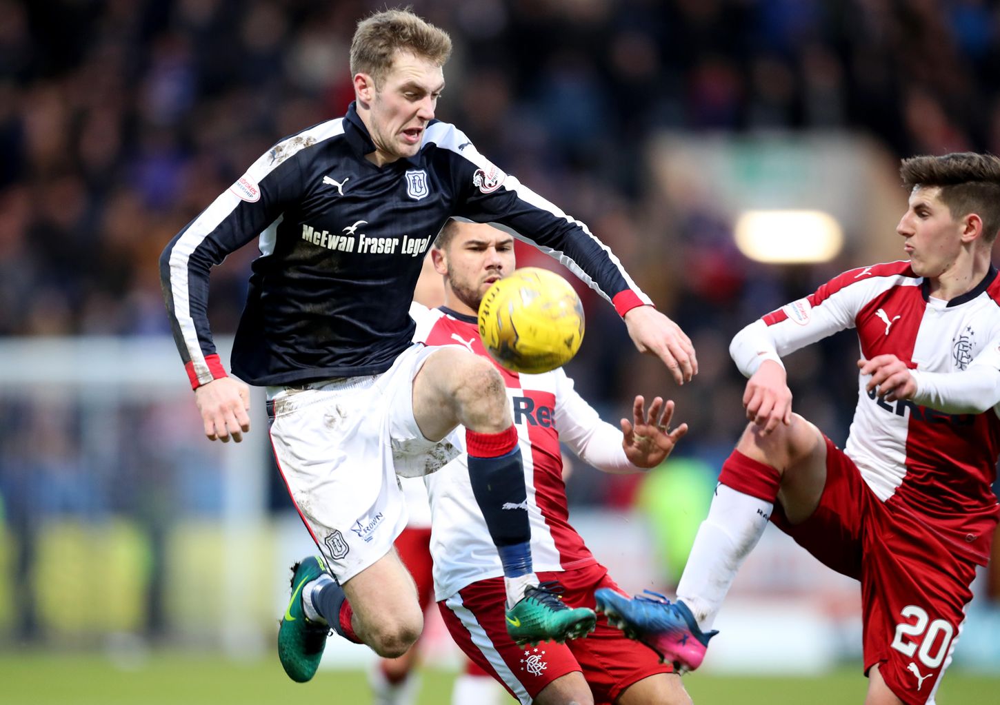 Dundee United sign former Dundee defender Kevin Holt.