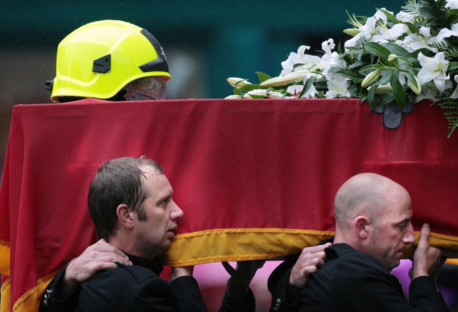 Firefighter honoured in memorial 14 years after tragic death