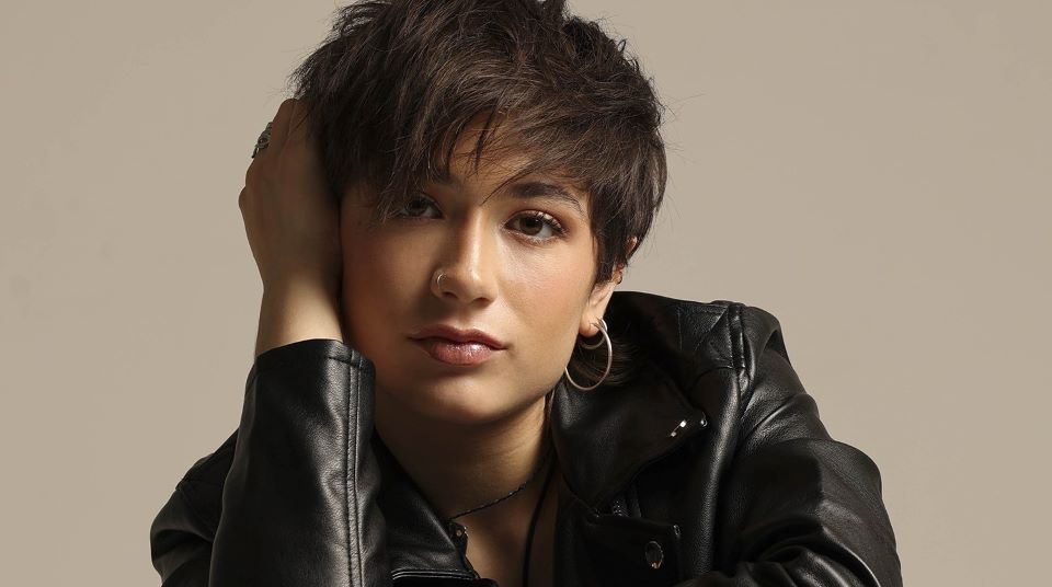 Μαρία Σακελλάρη / Νέο Τραγούδι & Video Clip / Ώρες Σιωπής | ΡΥΘΜΟΣ 94.9