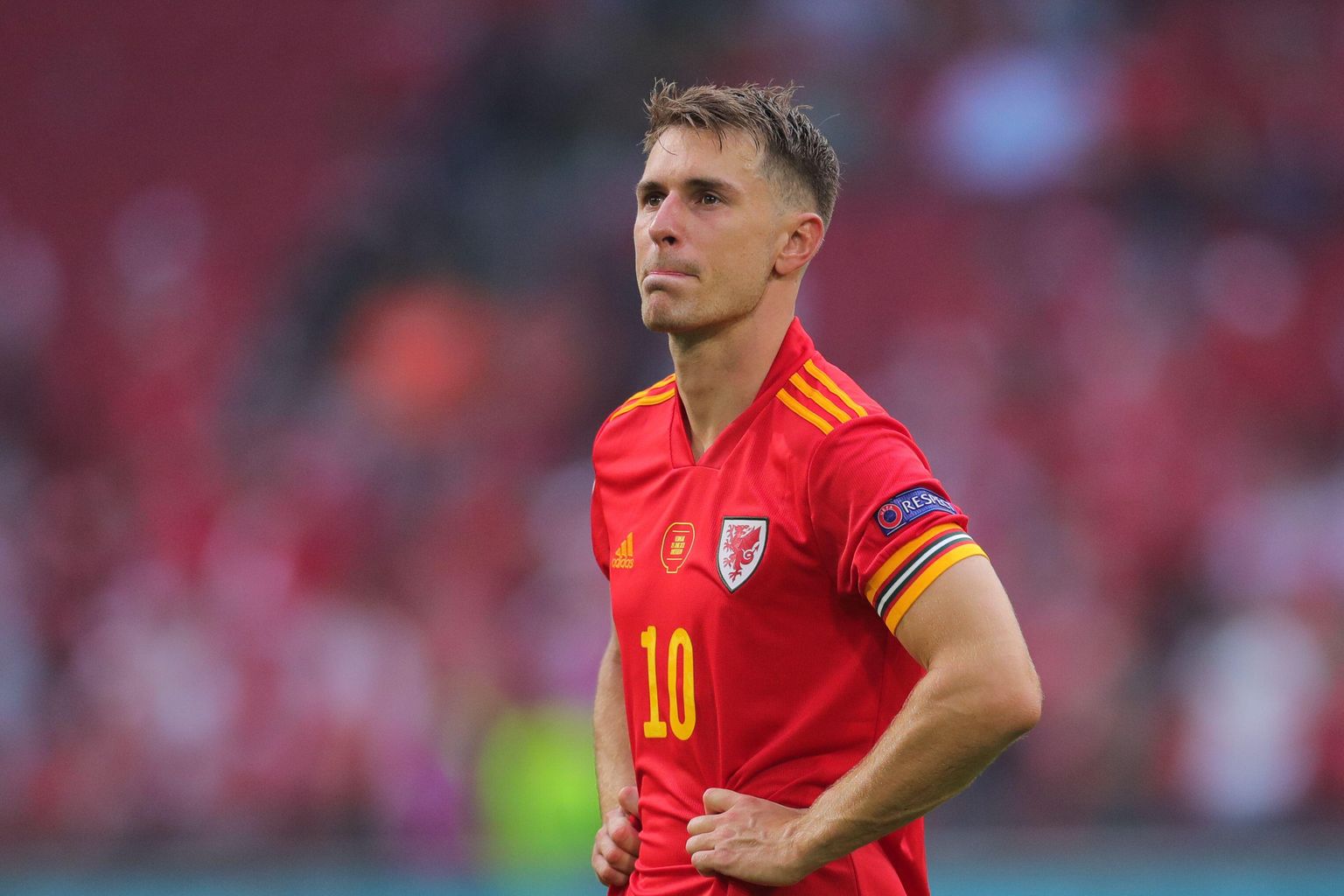 Wales captain Aaron Ramsey (and his son!) signs for Cardiff City | News ...