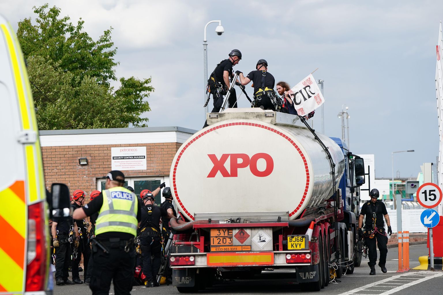 11 arrests made in Grangemouth This is Rigged protest | News - Forth 1