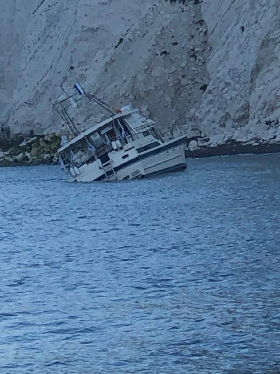 Charity swimmers saved from sinking boat | News - Hits Radio (South Coast)