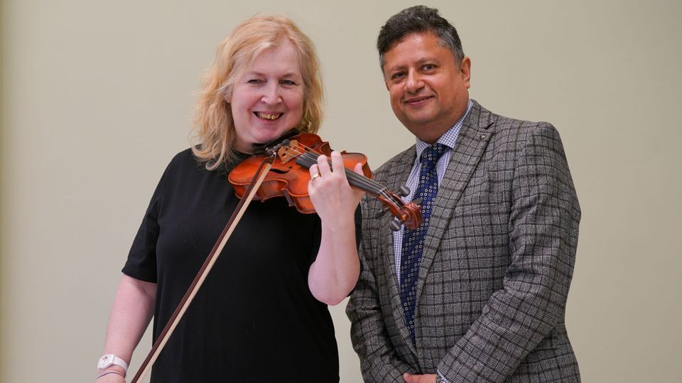 Violinist who plays instrument through brain surgery reunited with ...