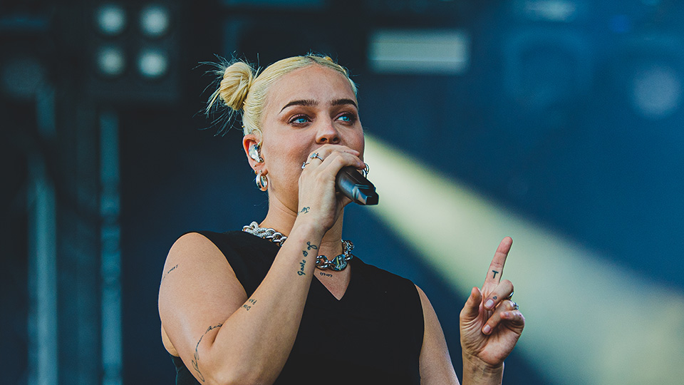 Anne-Marie reveals she likes to have a dog with her on tour