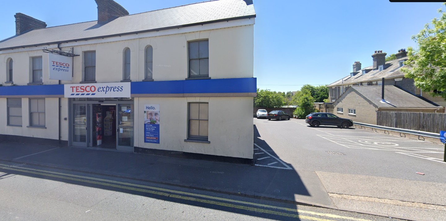 Man arrested after 'knife threat' reports in Salisbury shop car park