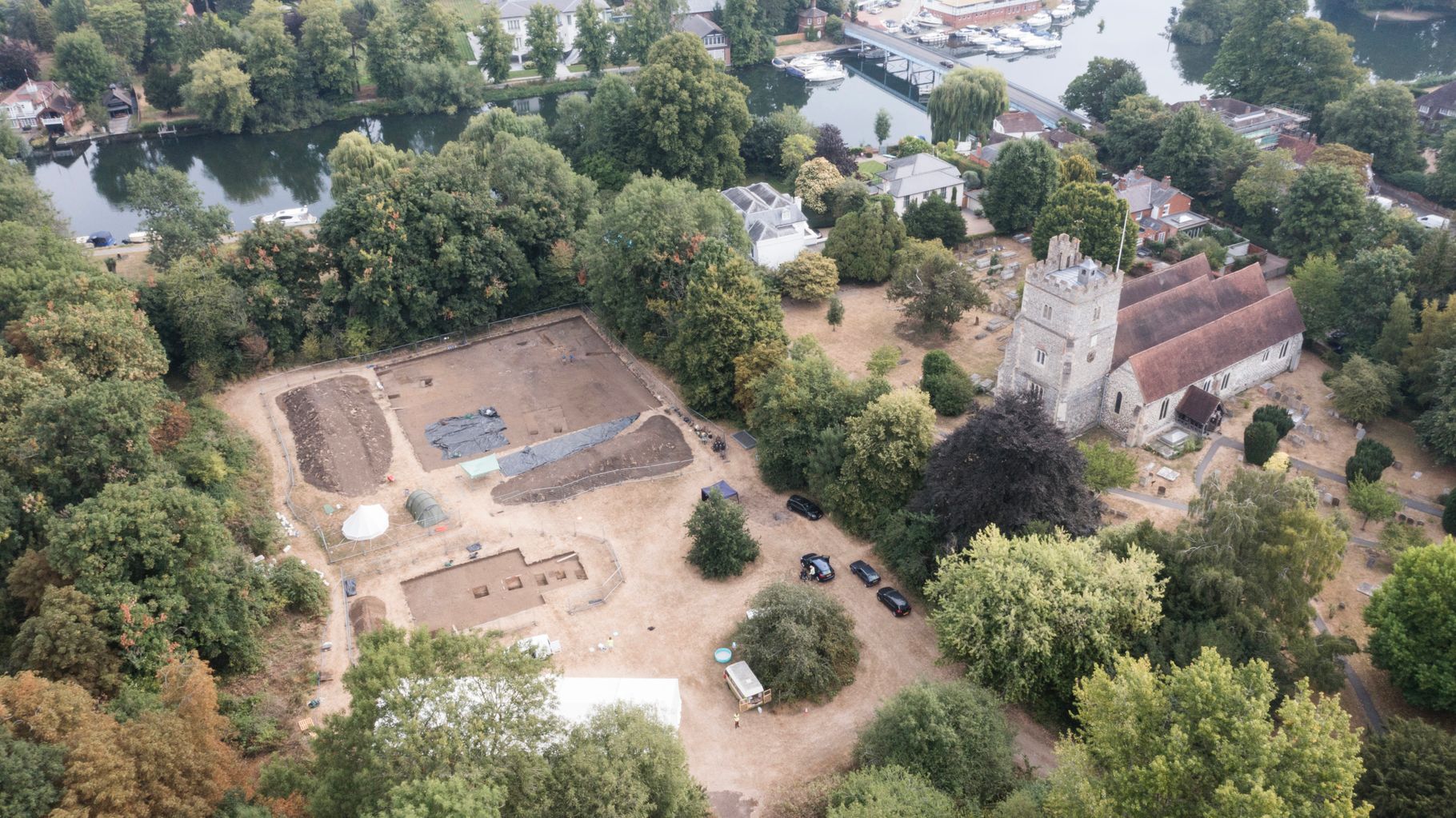 Archaeologists explore 8th Century cemetery in Berkshire village