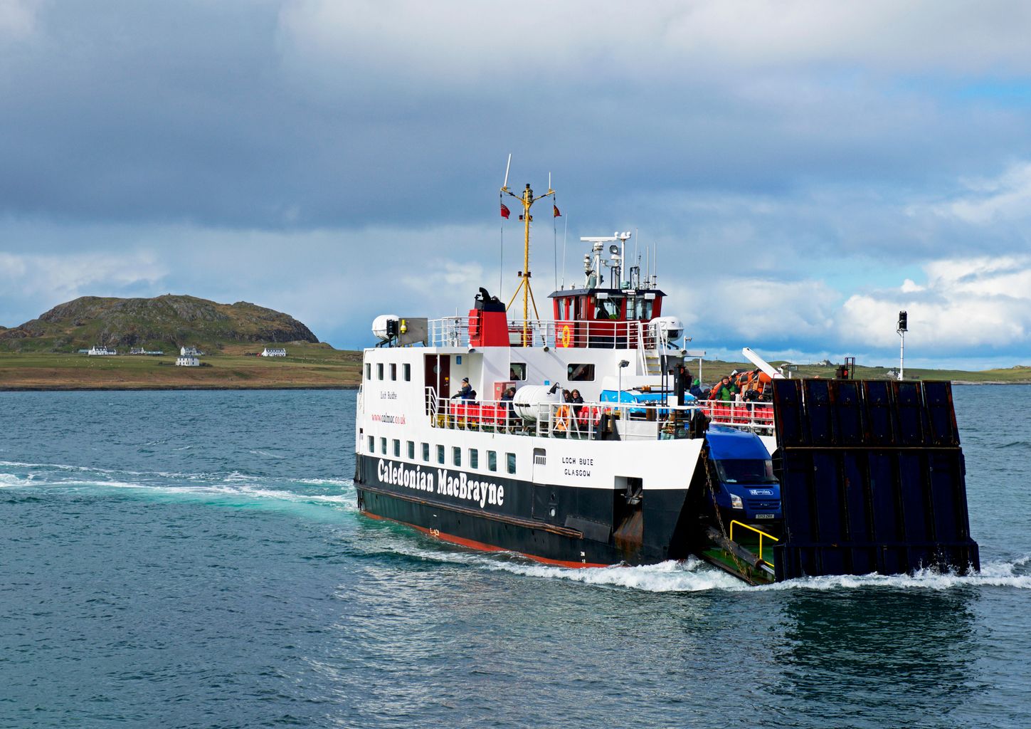 Labour condemns SNP ferry "incompetence"
