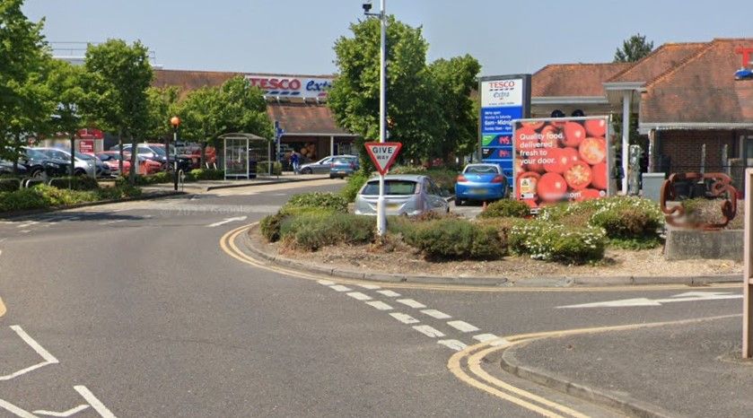 Two men arrested following Poole dangerous driving incident