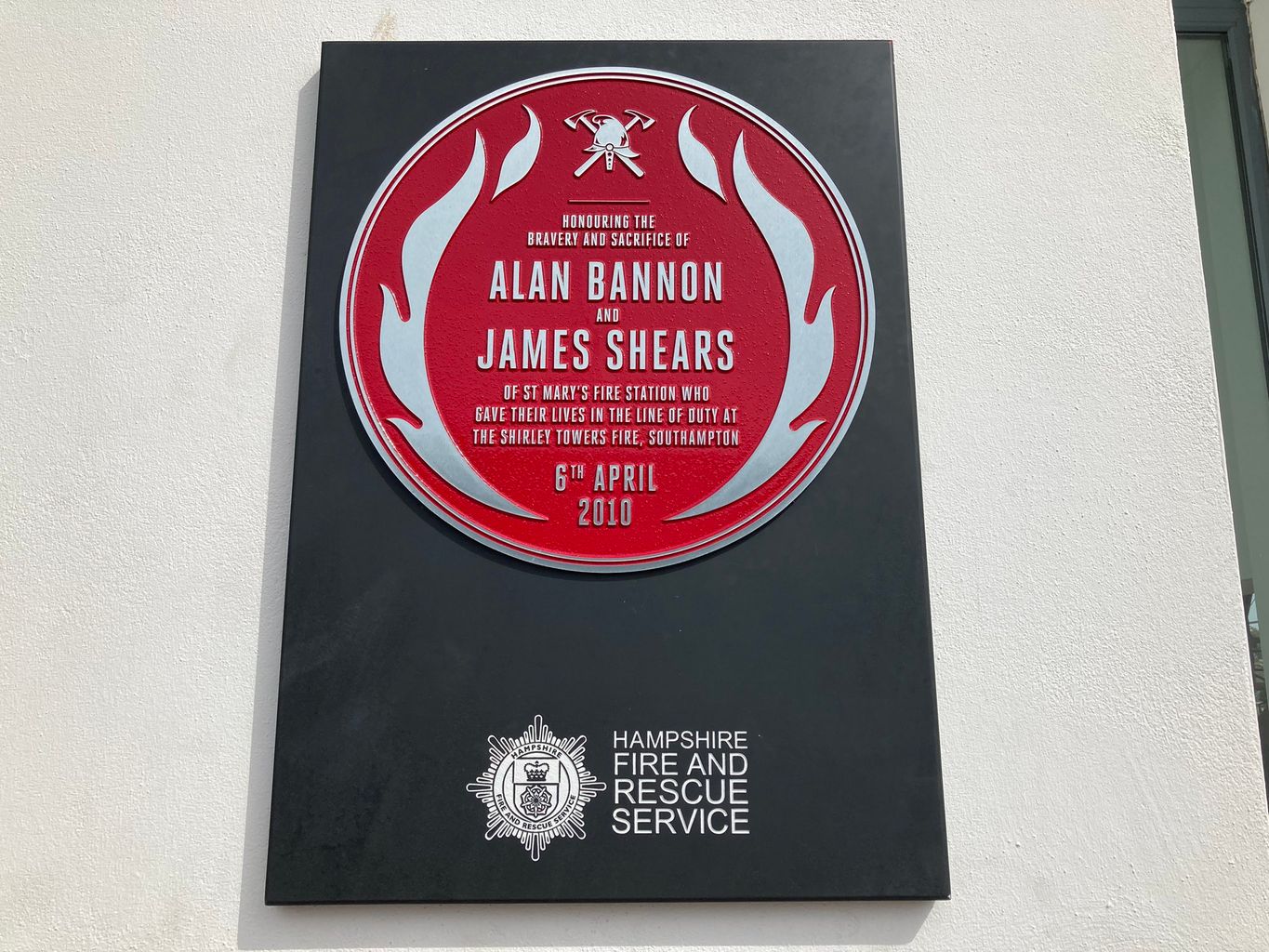 Commemorative plaque unveiled in Southampton following deaths of two ...