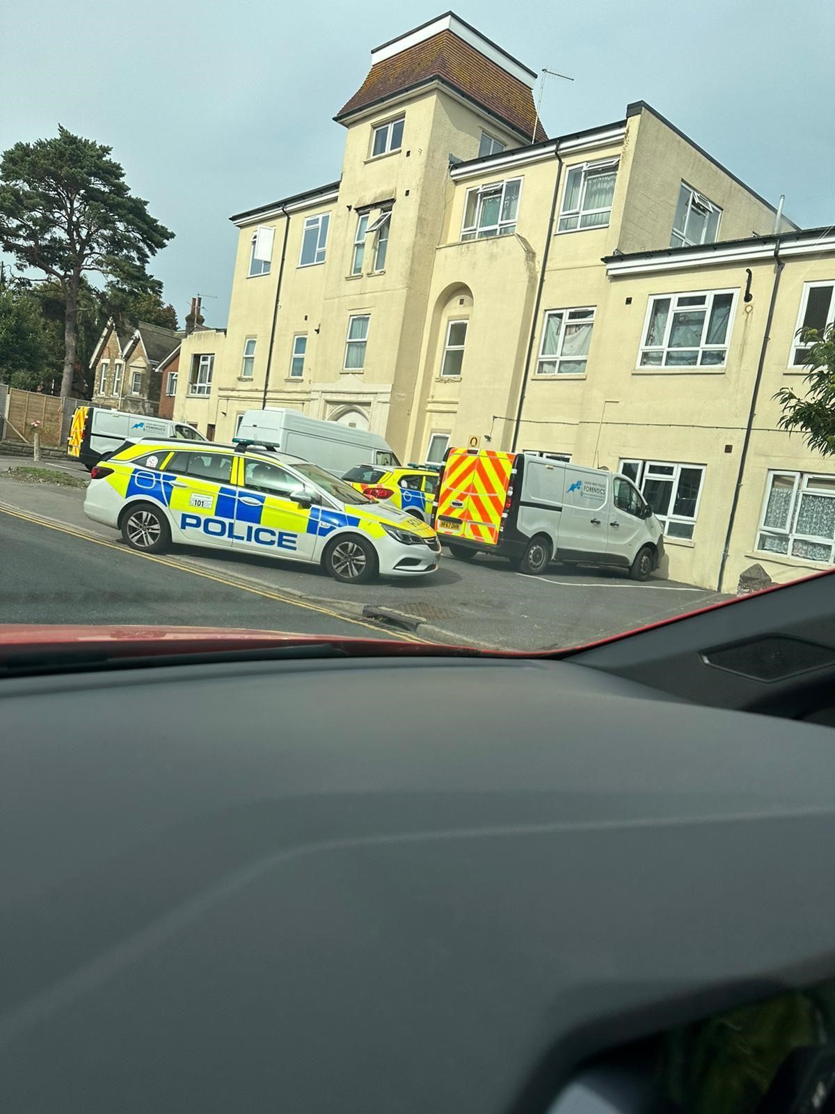 Boscombe murder probe: police seen at block of flats | News - Hits Radio