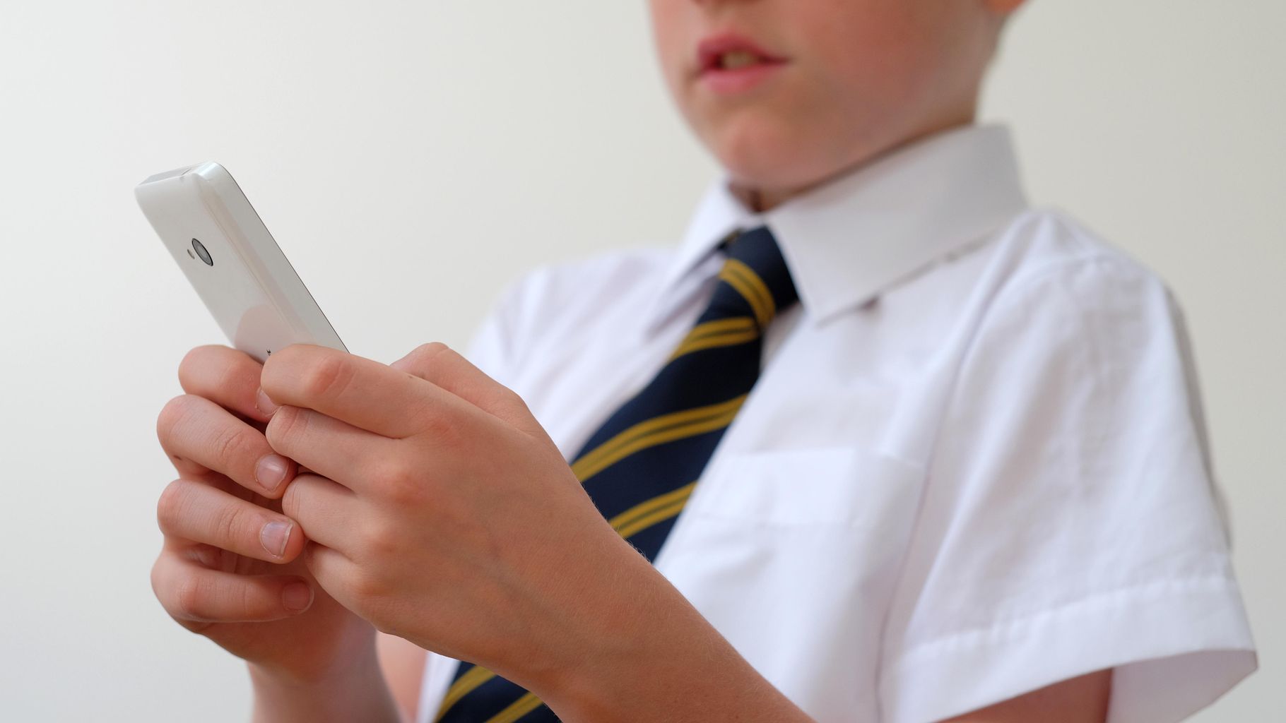 Ban on mobile phones in schools 'unenforceable'