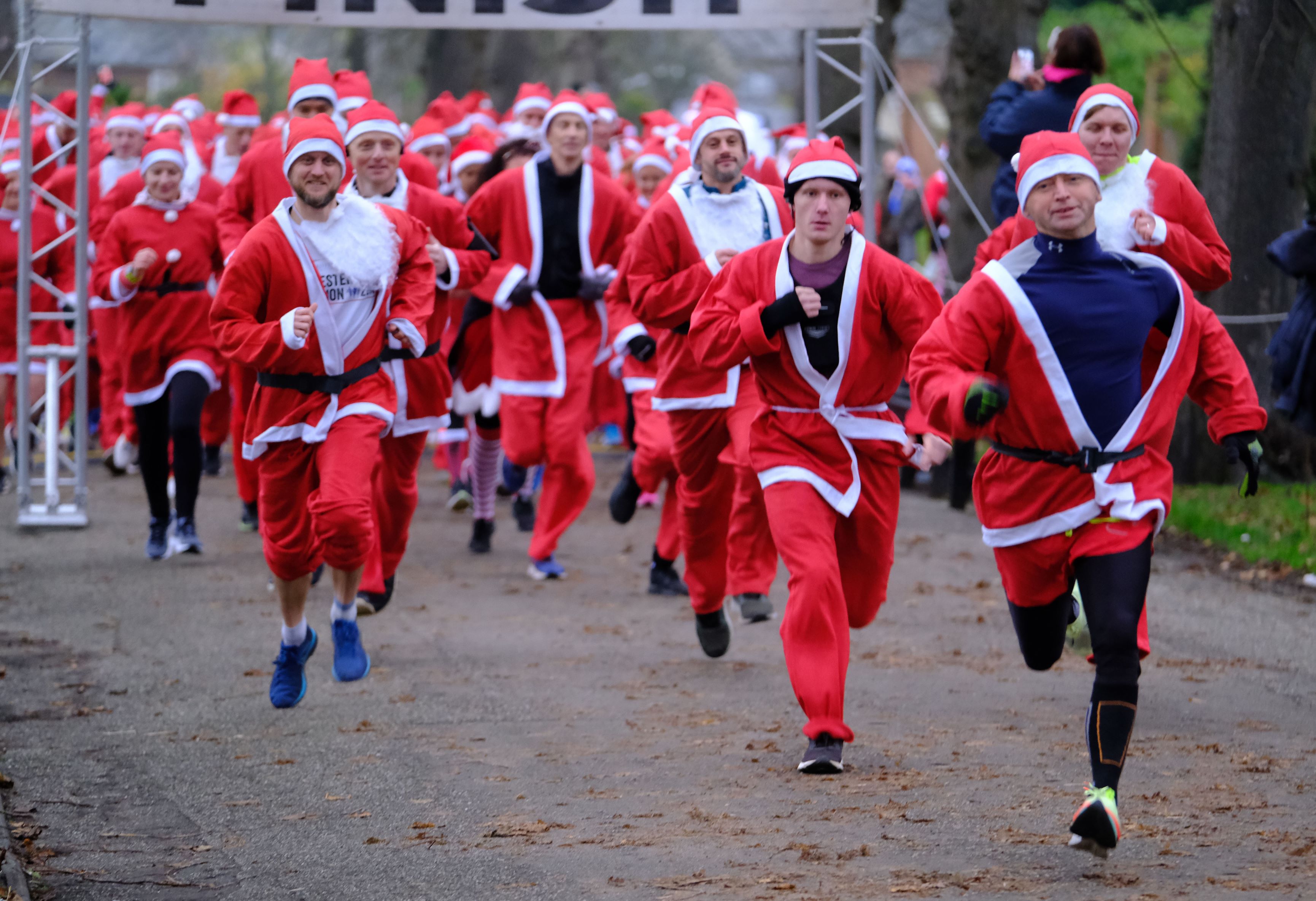 Popular Santa Fun Run raising money for Ipswich hospital announces ...