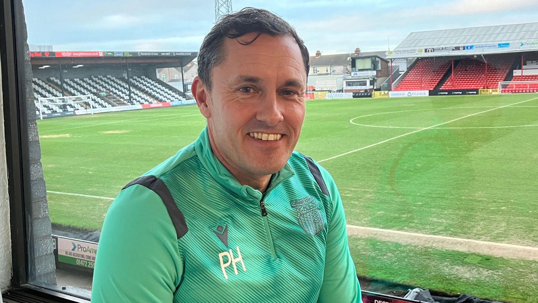 Grimsby Town part company with manager Paul Hurst