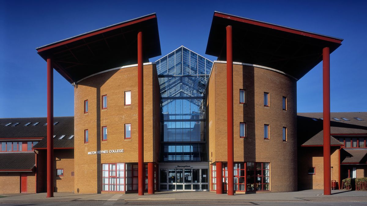 Teen arrested after Milton Keynes College lockdown due to nearby knife ...