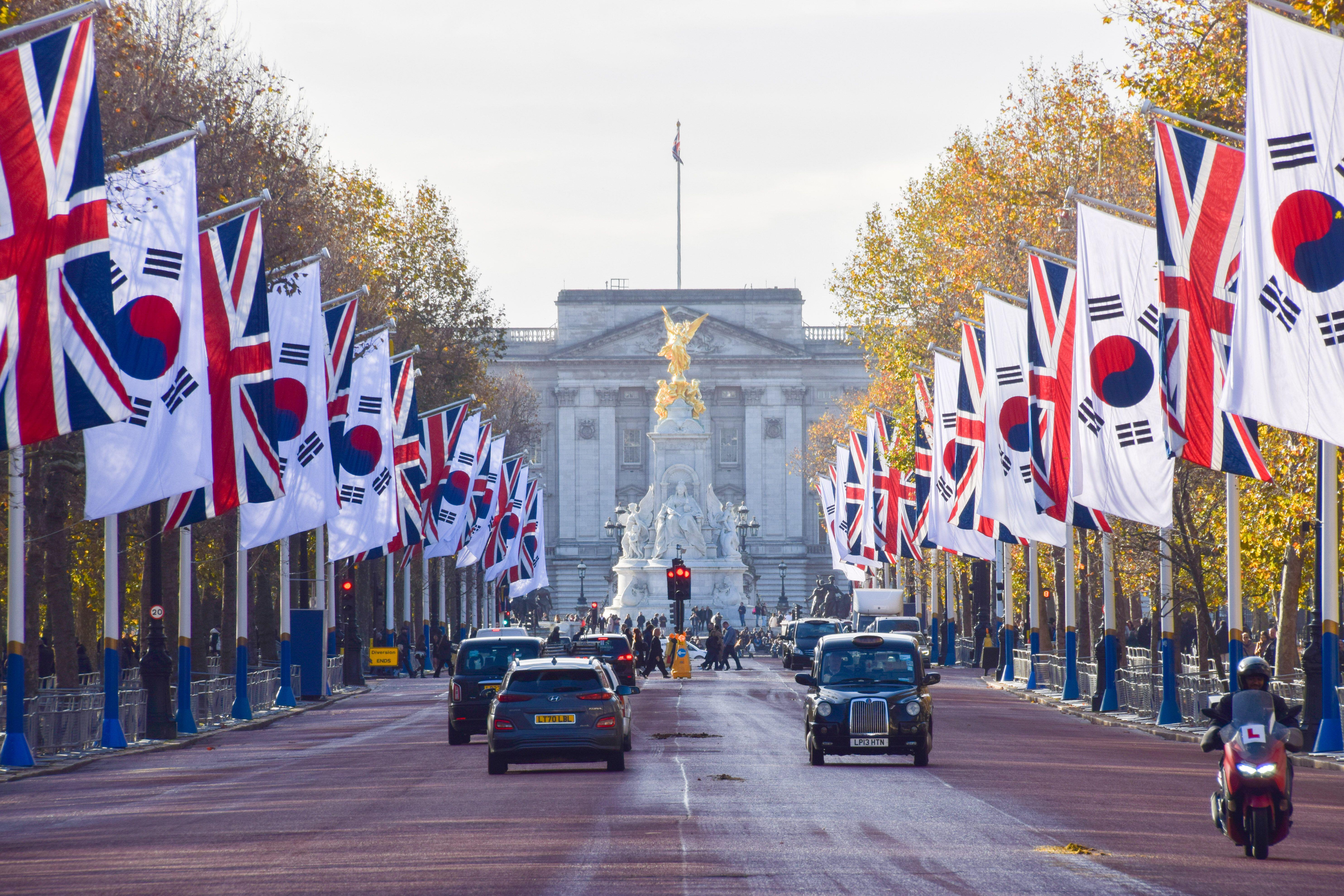 King Charles welcomes Korea's President for state visit