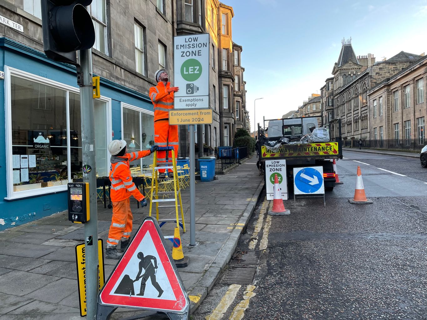 Edinburgh LEZ Signage Goes up Ahead of the Scheme Going Live in June ...