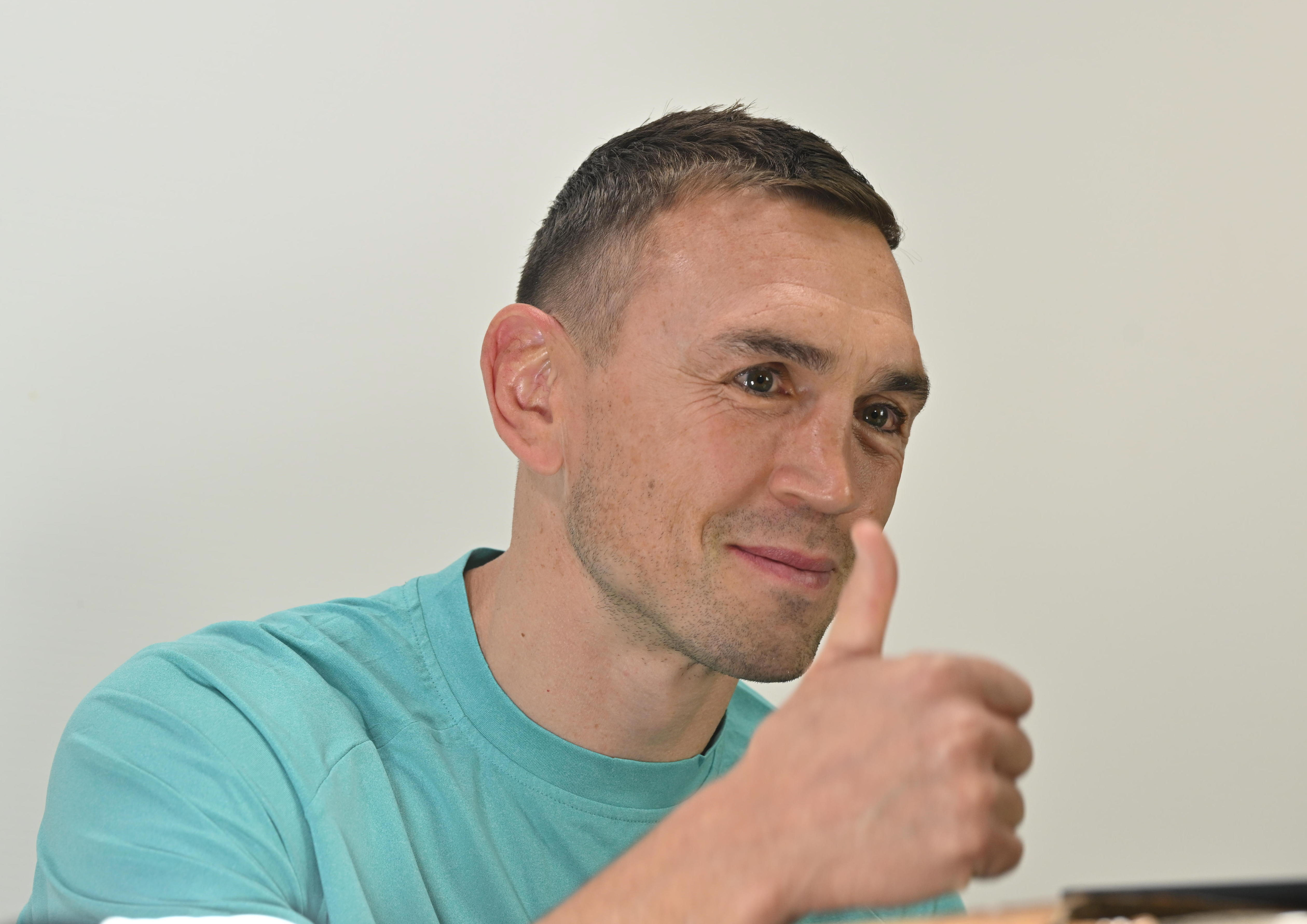 Kevin Sinfield completes Leeds to York leg of MND ultra-marathon ...