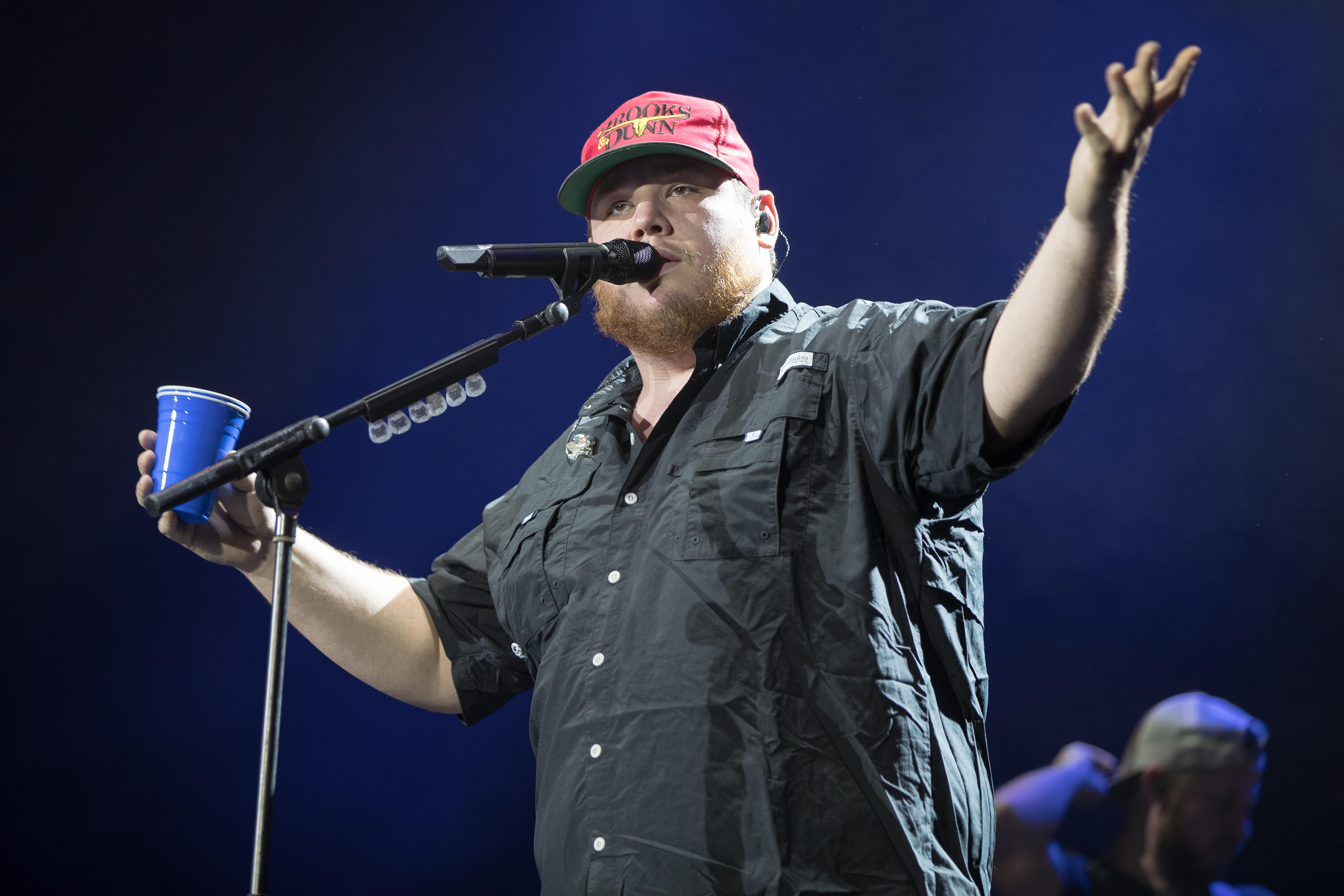 Luke Combs shocks fan donating money after $250,000 lawsuit