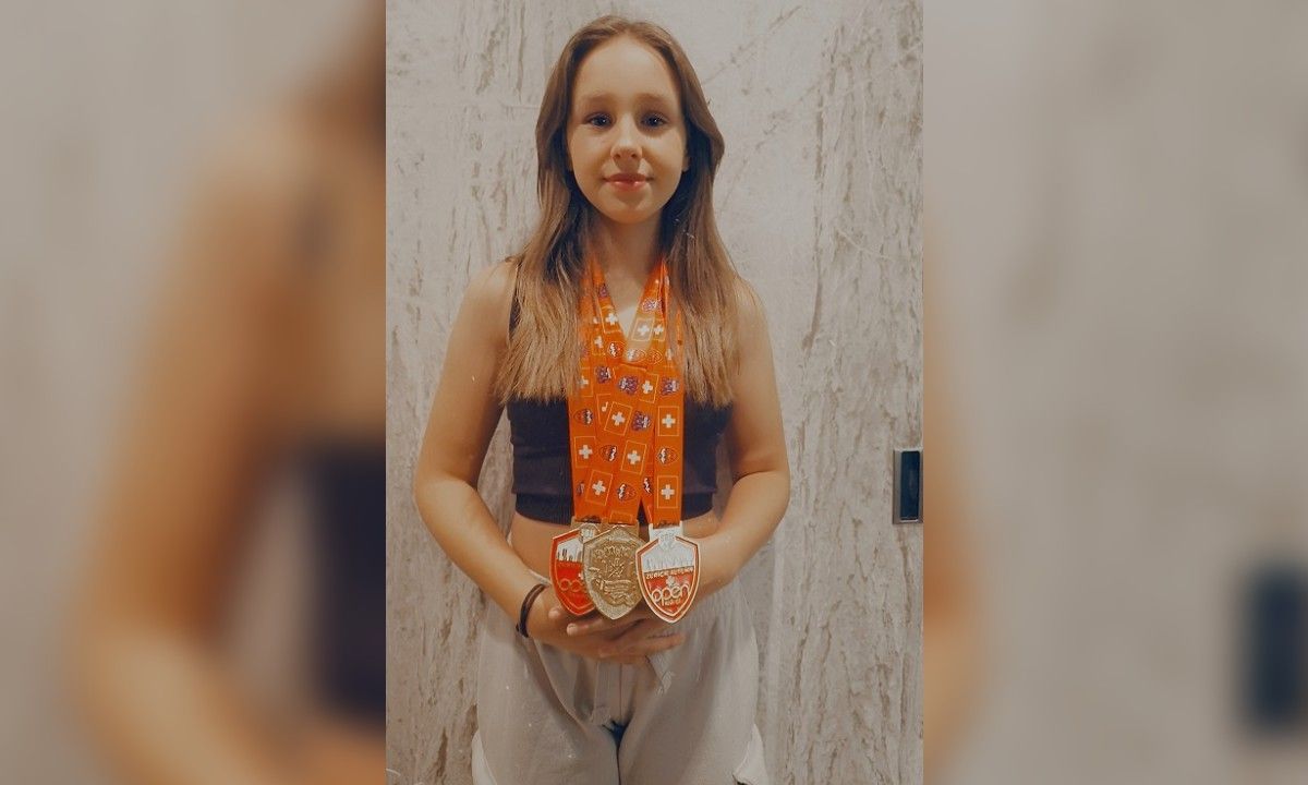 Bulford schoolgirl given award by military charity | GHR Salisbury