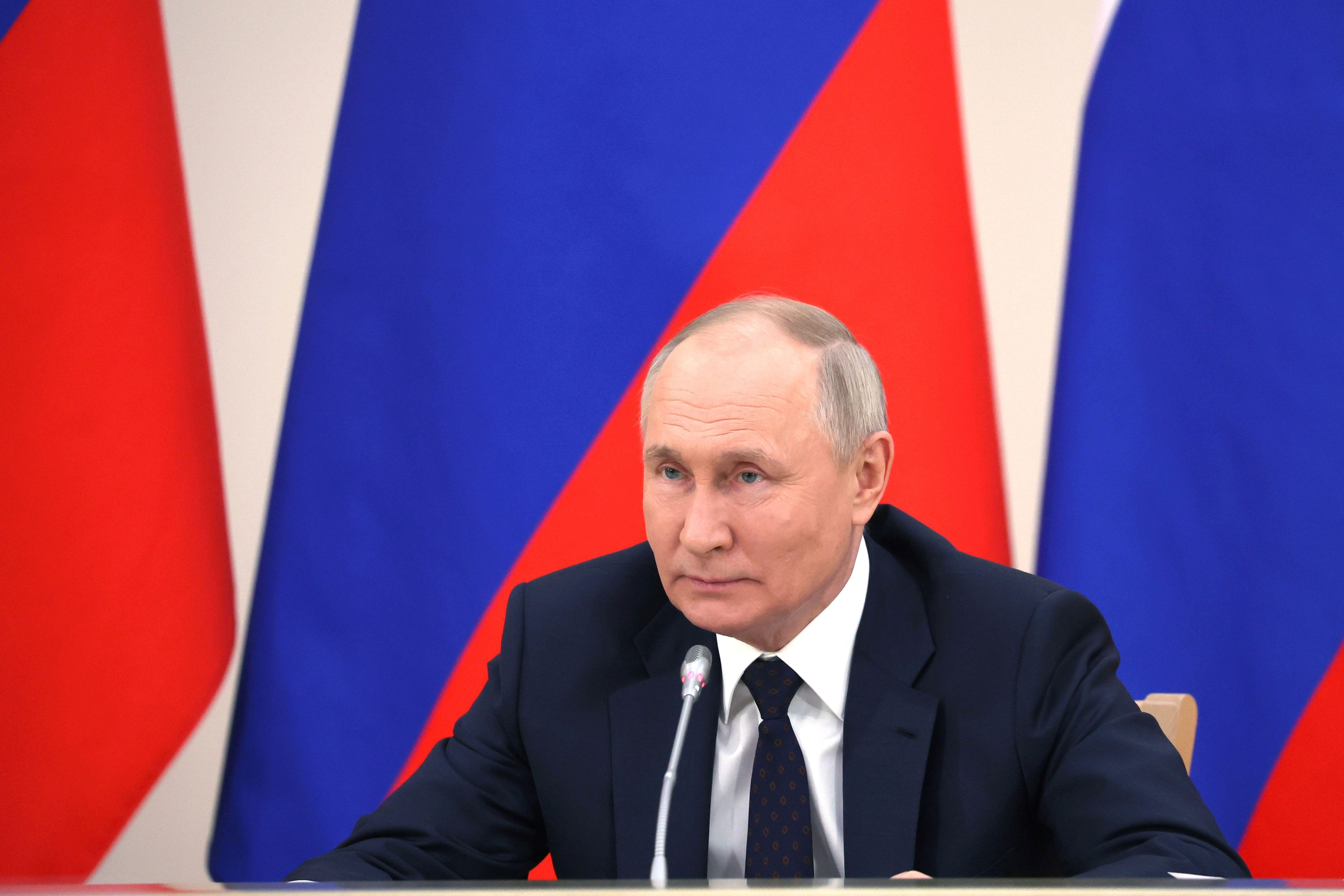 Putin confirms he's running for a fifth term