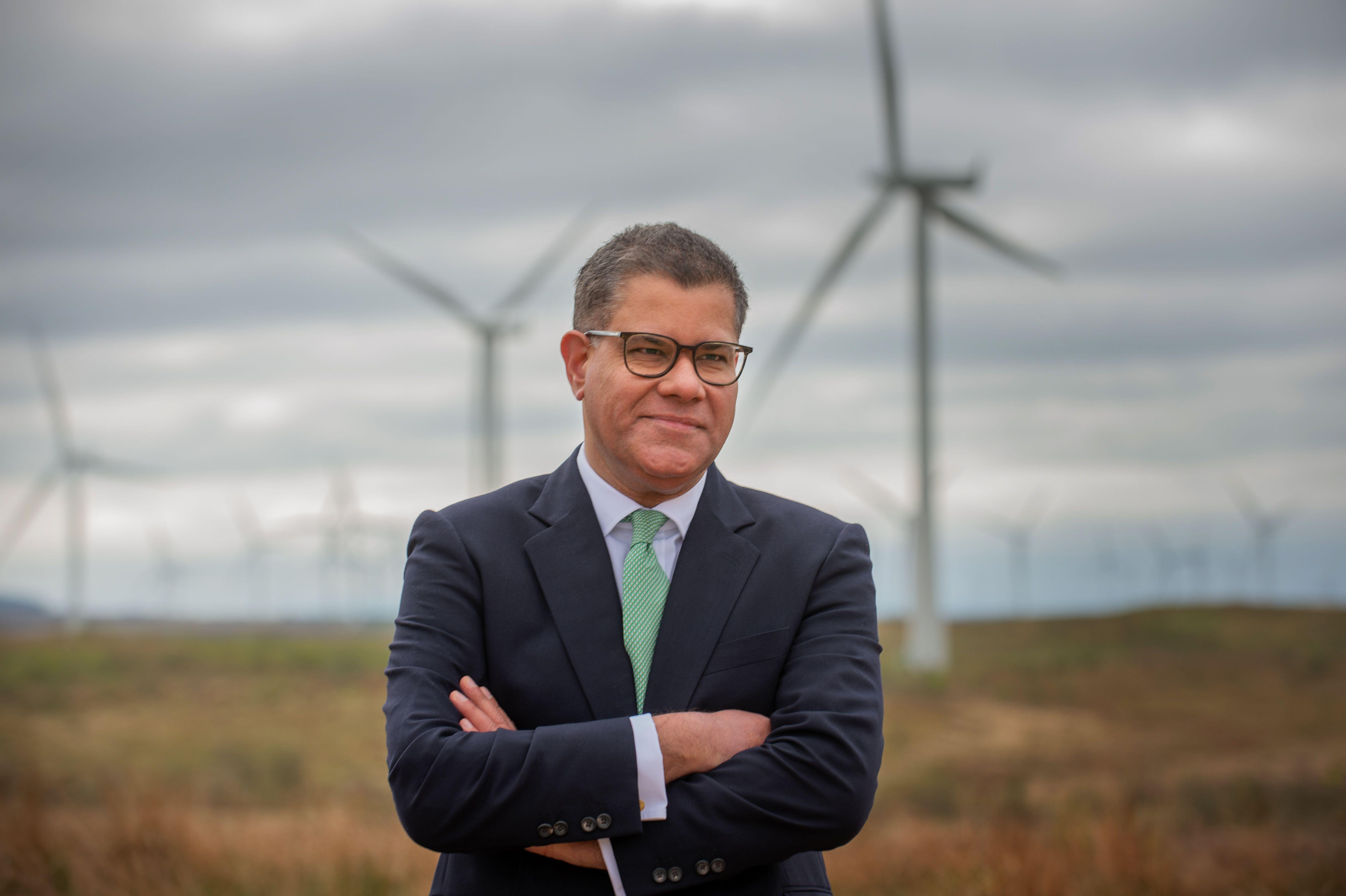Senior Tory and COP26 President says he cannot back oil and gas bill