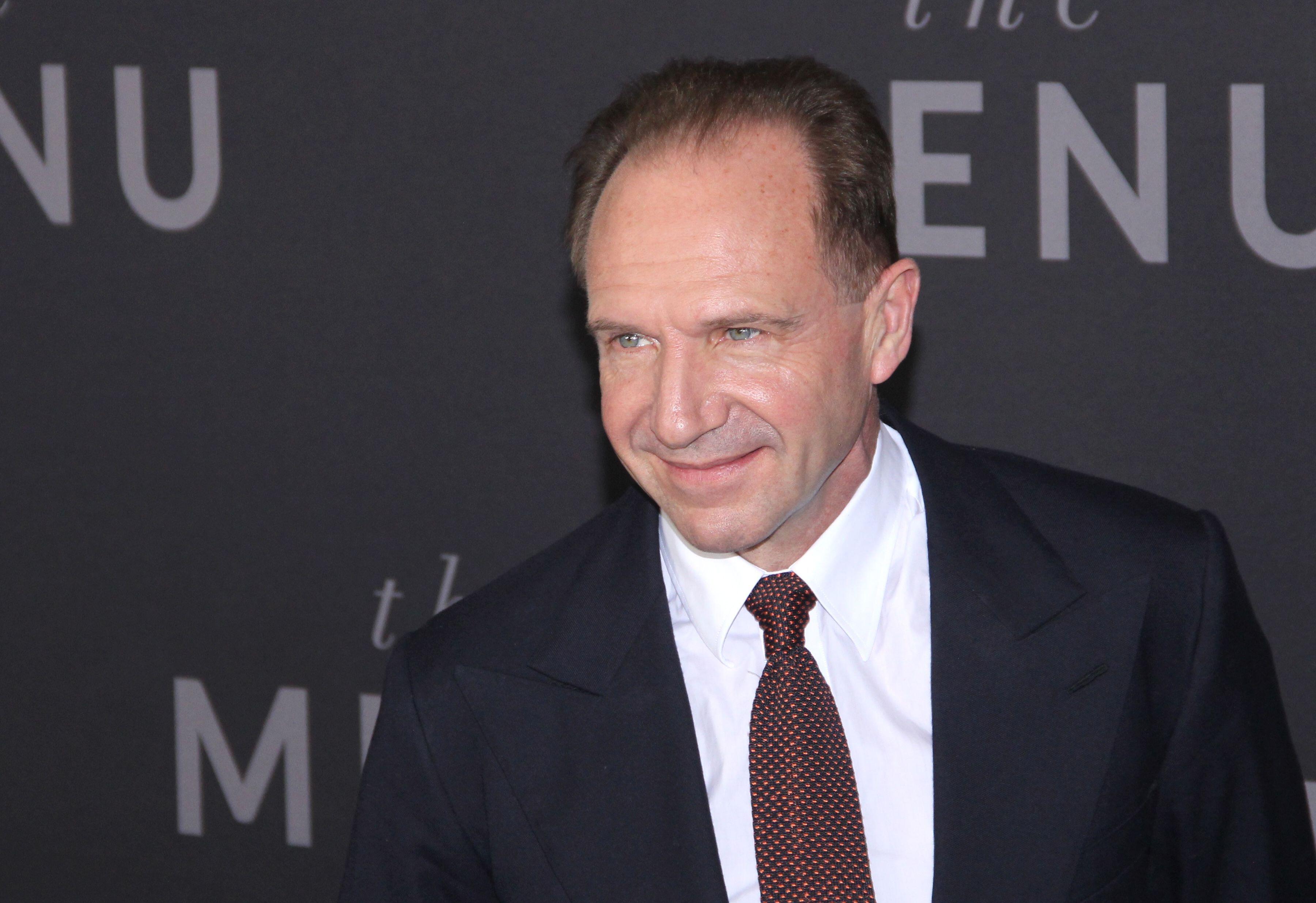 Hollywood actor Ralph Fiennes speaks out against East Anglia pylon ...