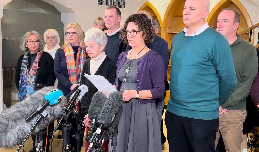 Ruth Perry: Calls for halt on graded Ofsted inspections