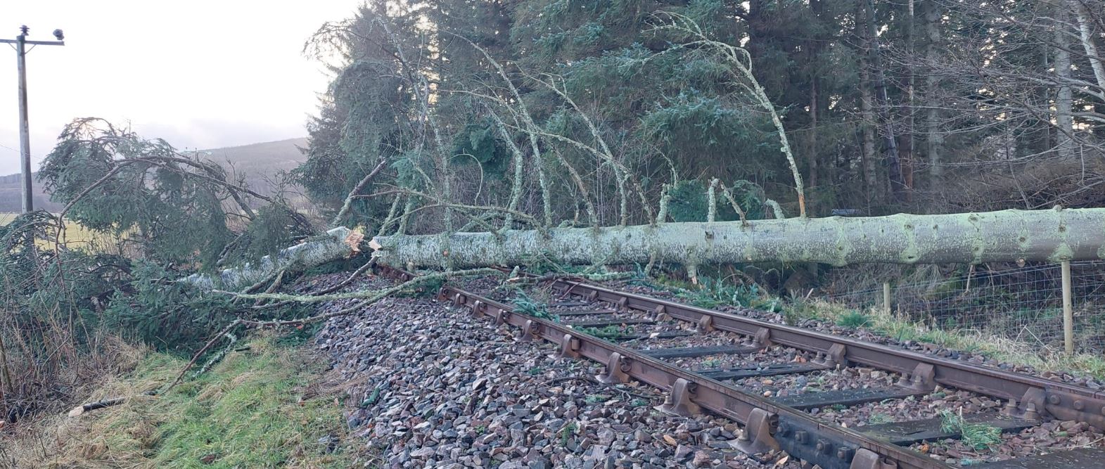 Storm disruption continues as several rail lines closed | News - Clyde 1