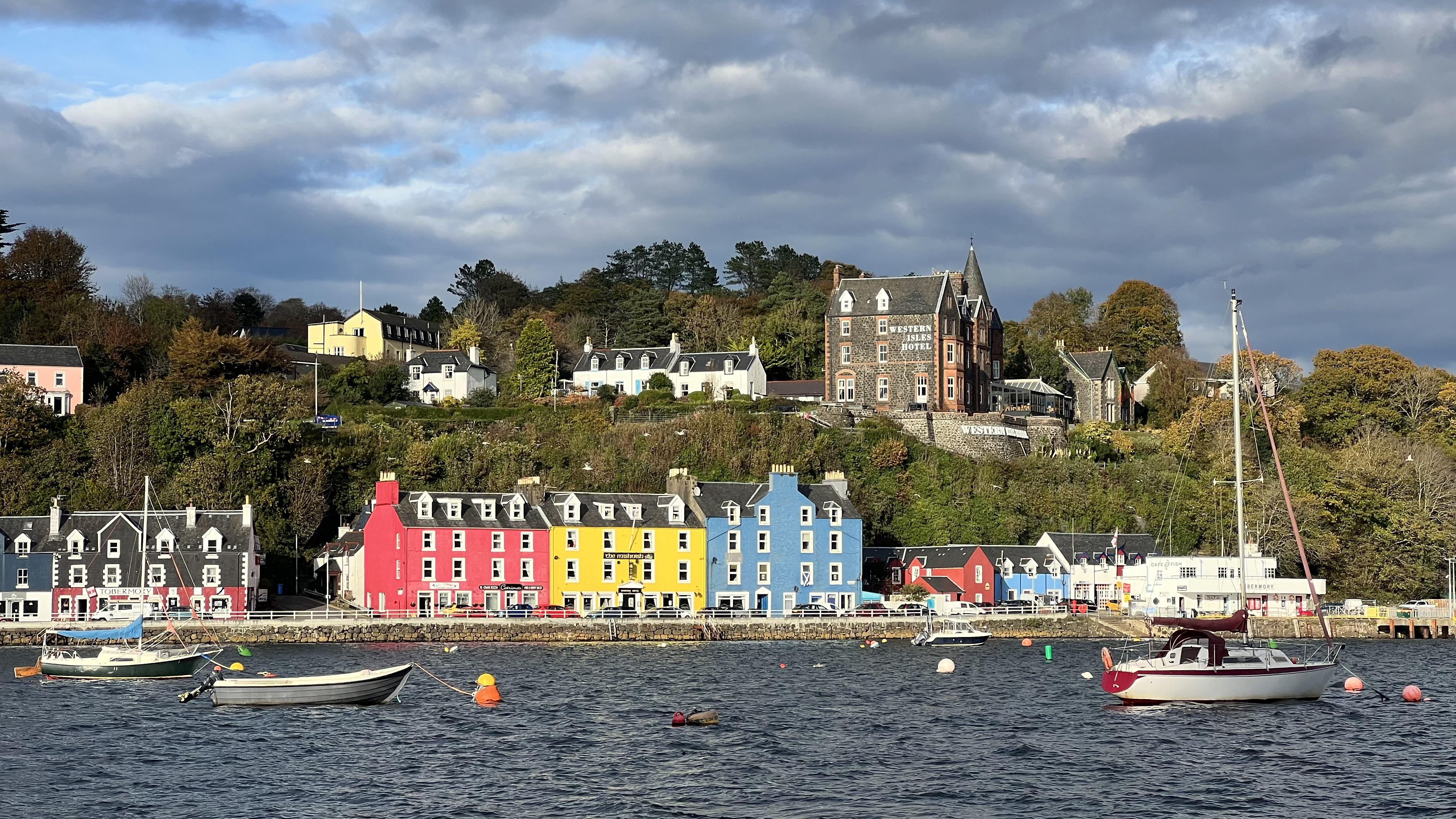 Scottish island of Mull shaken by three earthquakes in one day.