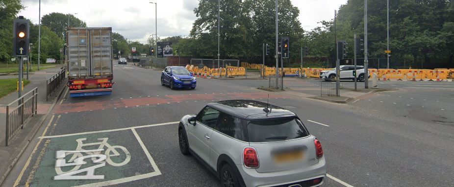 Man and 6 year-old girl seriously injured in crash in east Manchester