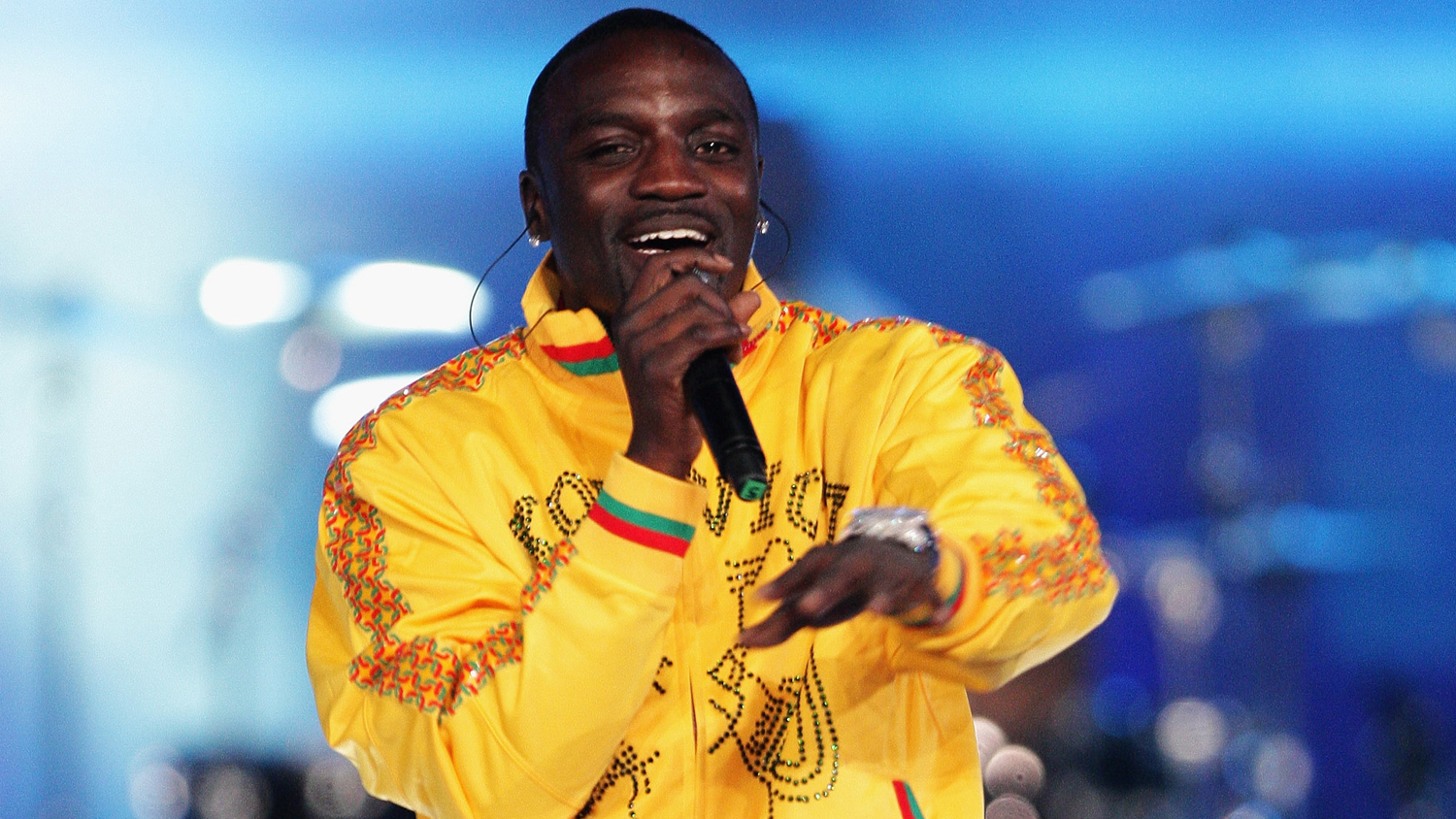 When is Akon touring the UK?