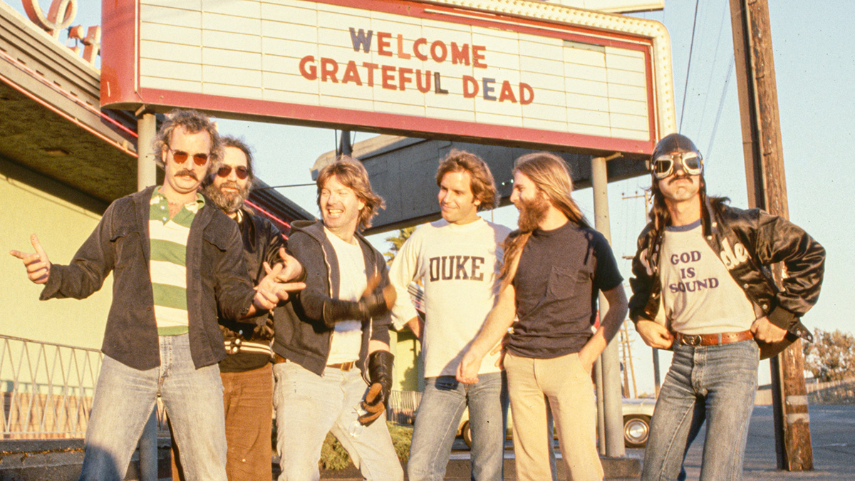 Grateful Dead overtake Elvis and Frank Sinatra to set new album chart ...