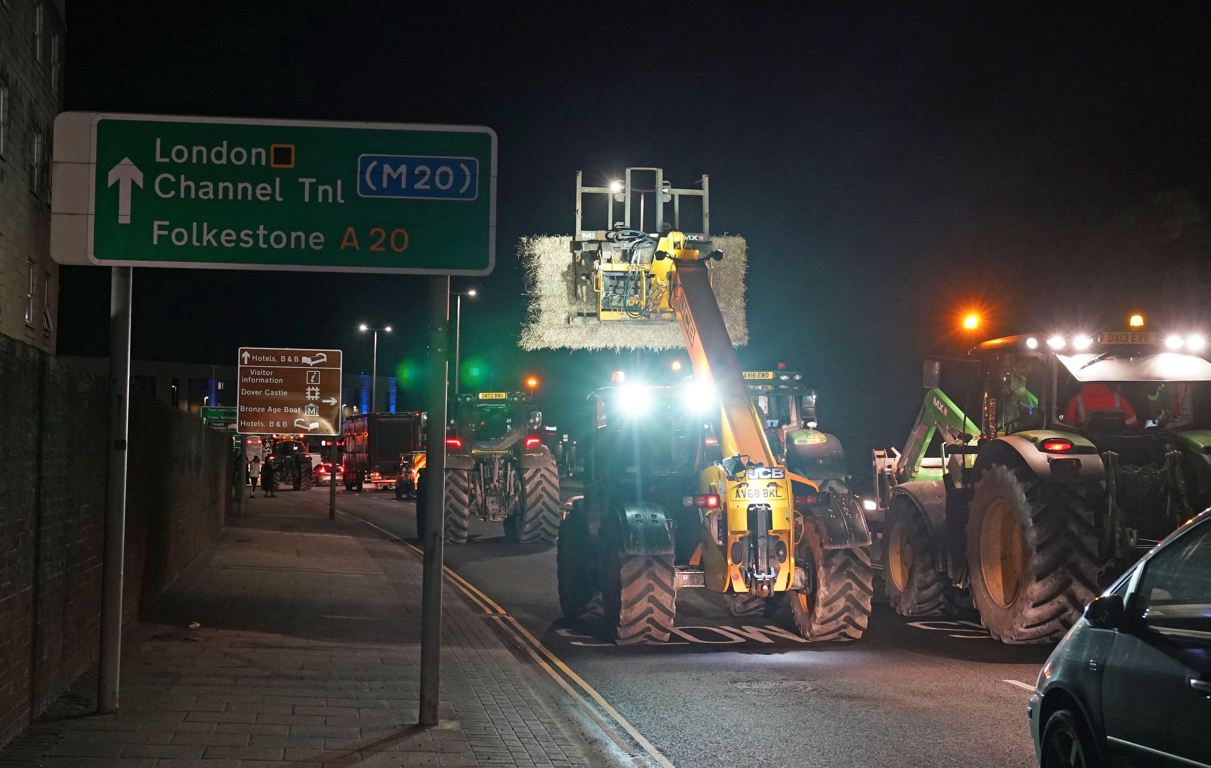 Farmers take to Dover to protest against cheap imports for second week