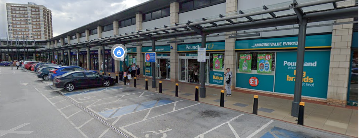 People seen carrying chainsaws following robbery at jewellers in ...