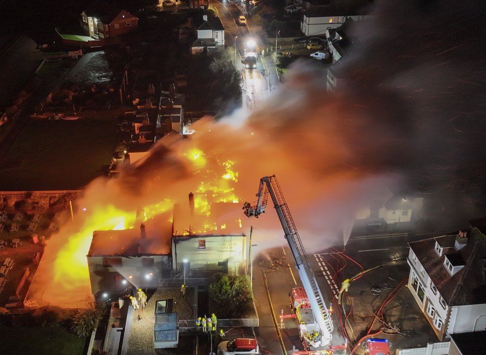 Hampshire seafront pub destroyed by fire | News - undefined