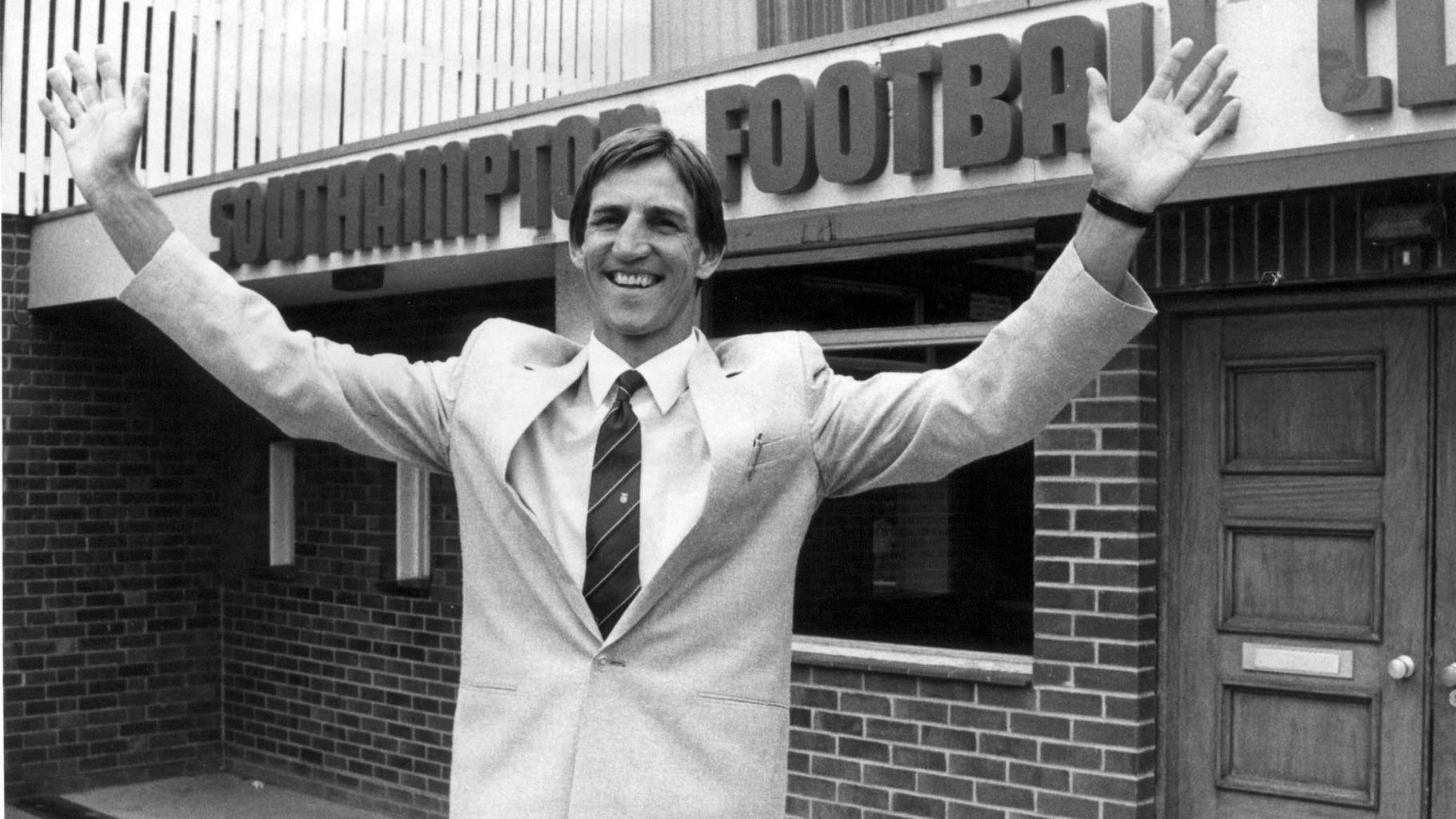 Defender Chris Nicholls dies aged 77