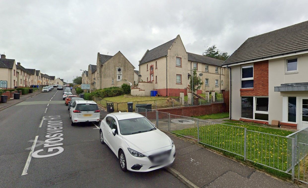 Greenock street shut down amid major police operation | News - Clyde 1