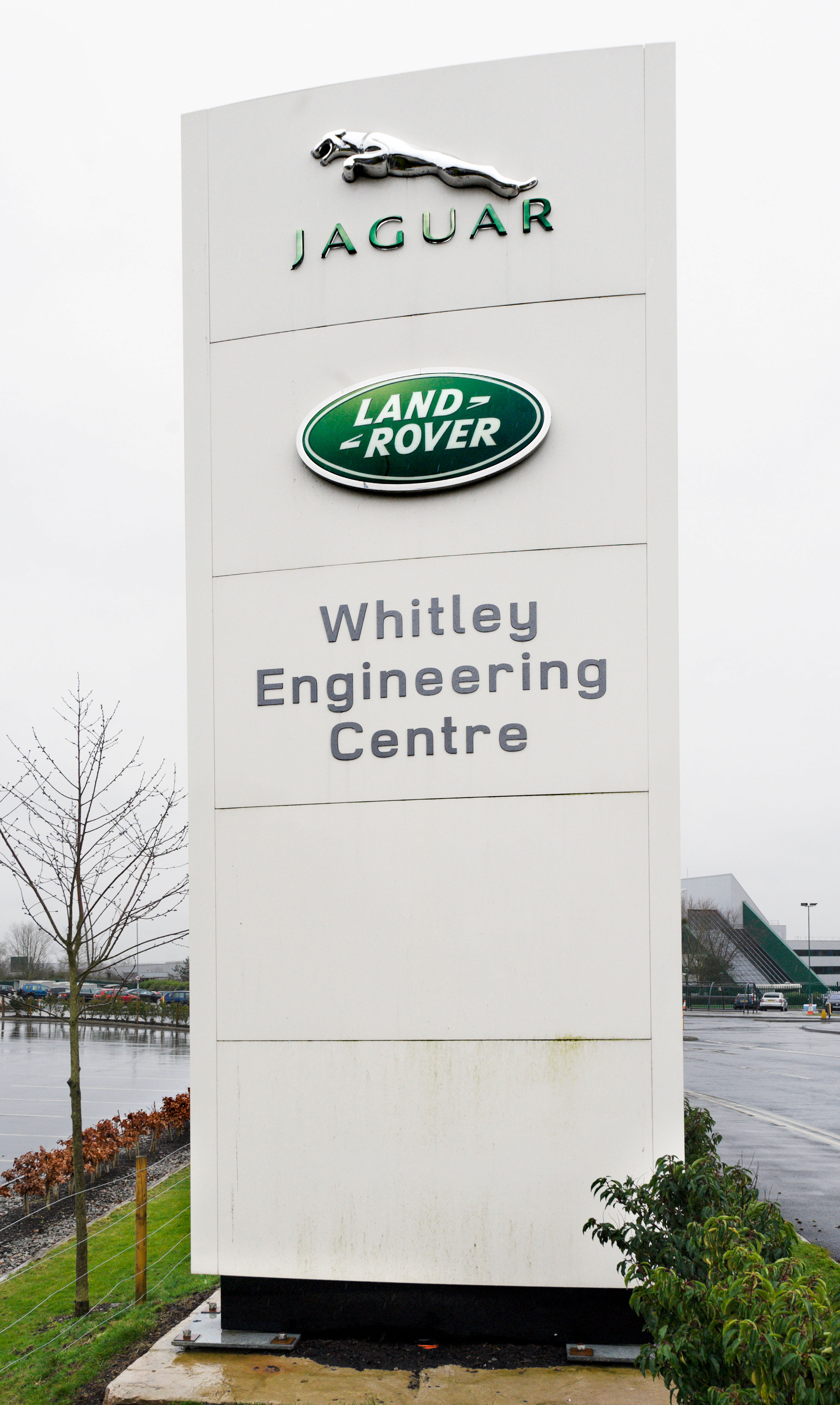 Jaguar Land Rover to recruit 250 electrification engineers