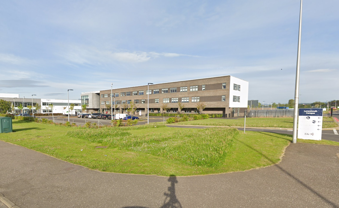 Education secretary says some Scottish schools "too big".