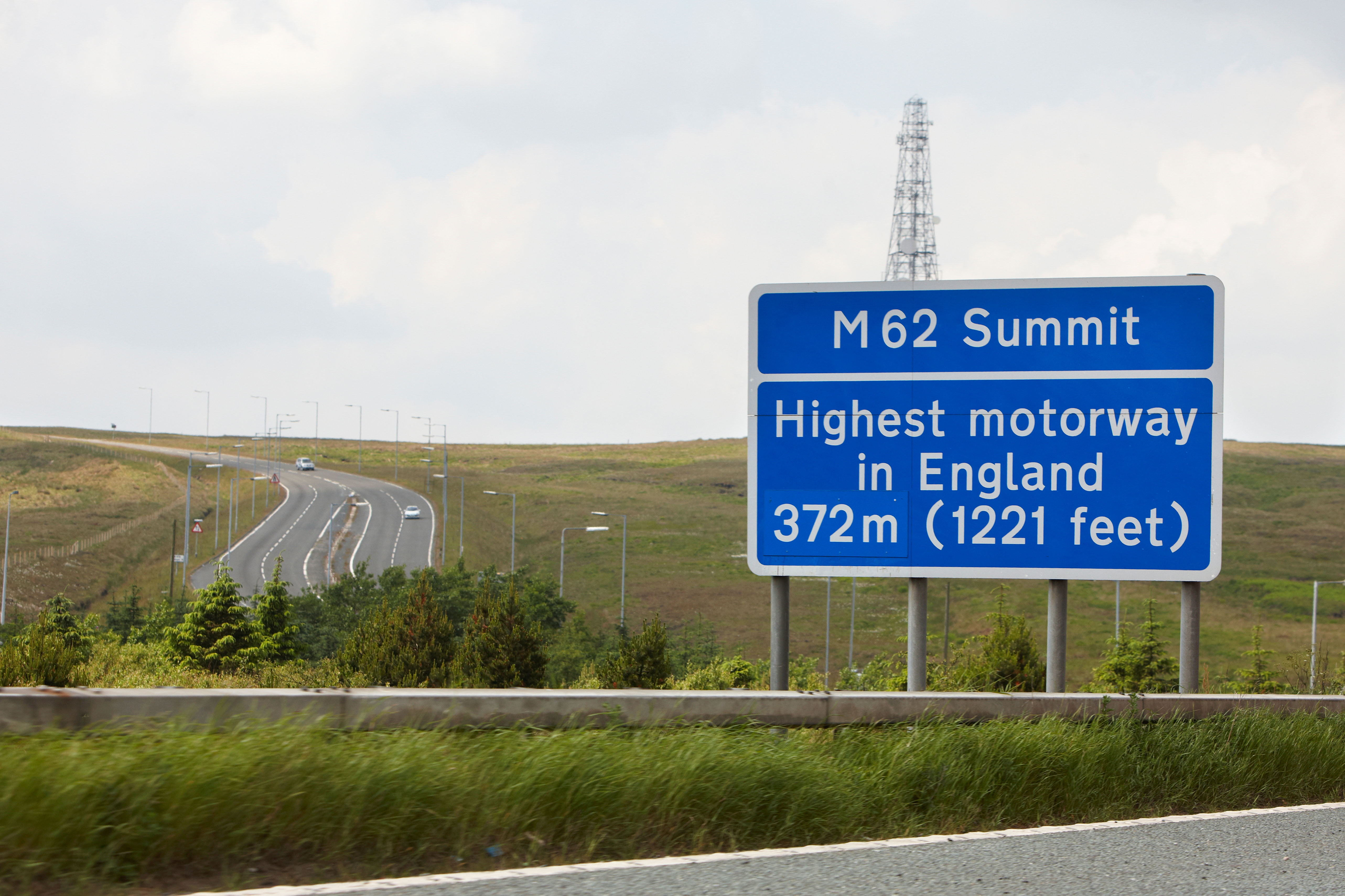 M62 closed after crash in early hours