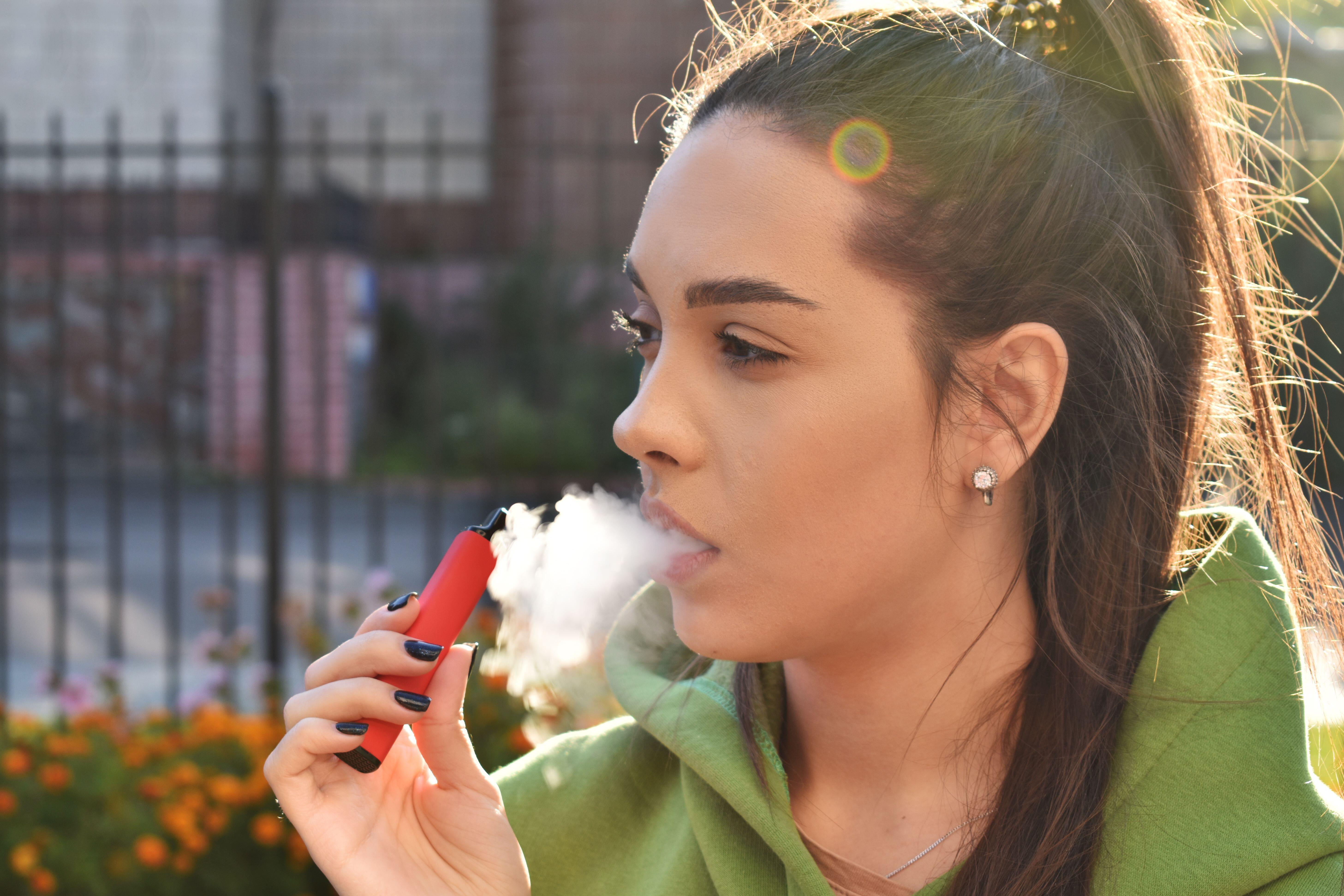 More time on social media 'linked to smoking and vaping' in teens