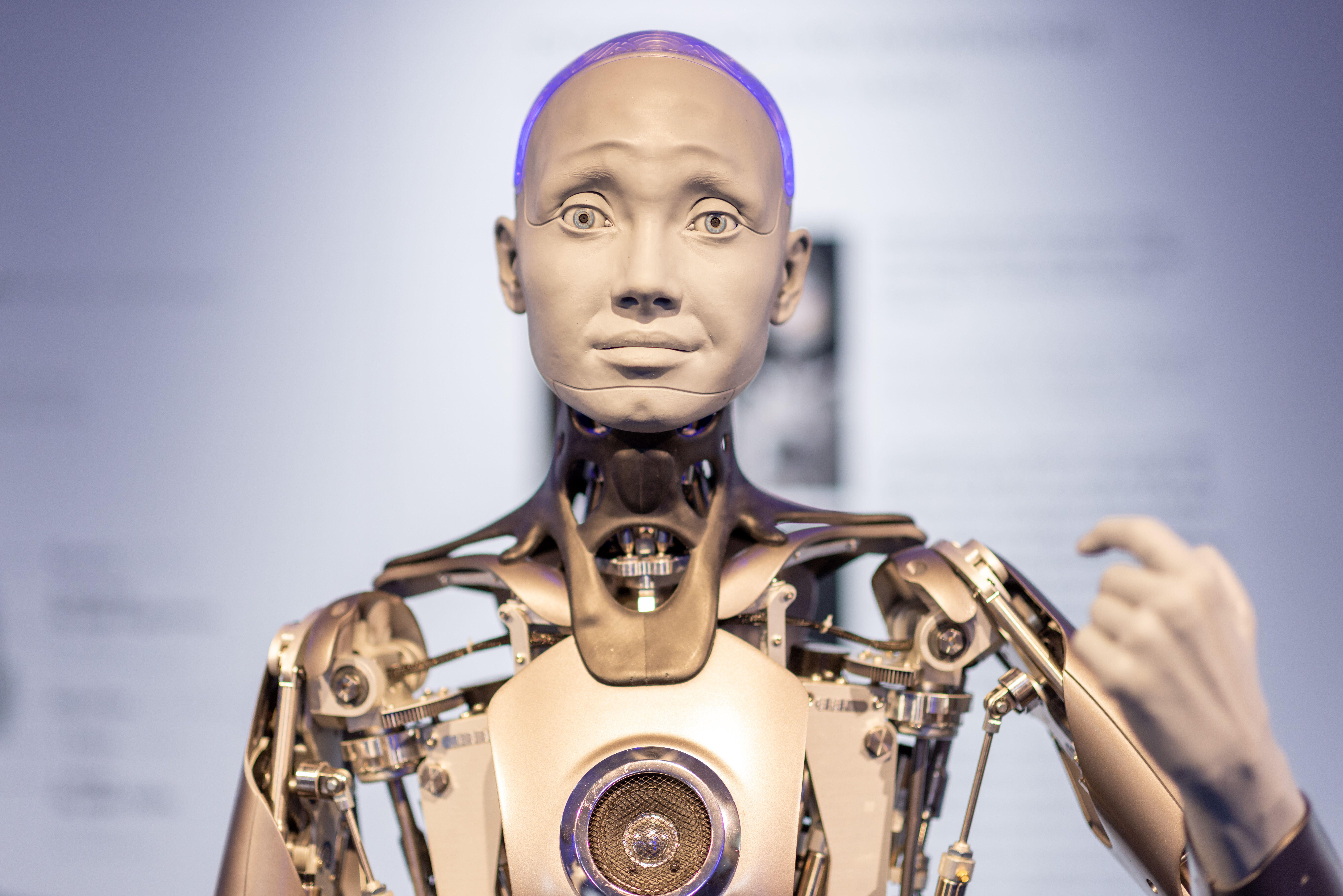 A robot which copies human facial expressions is coming to Scotland