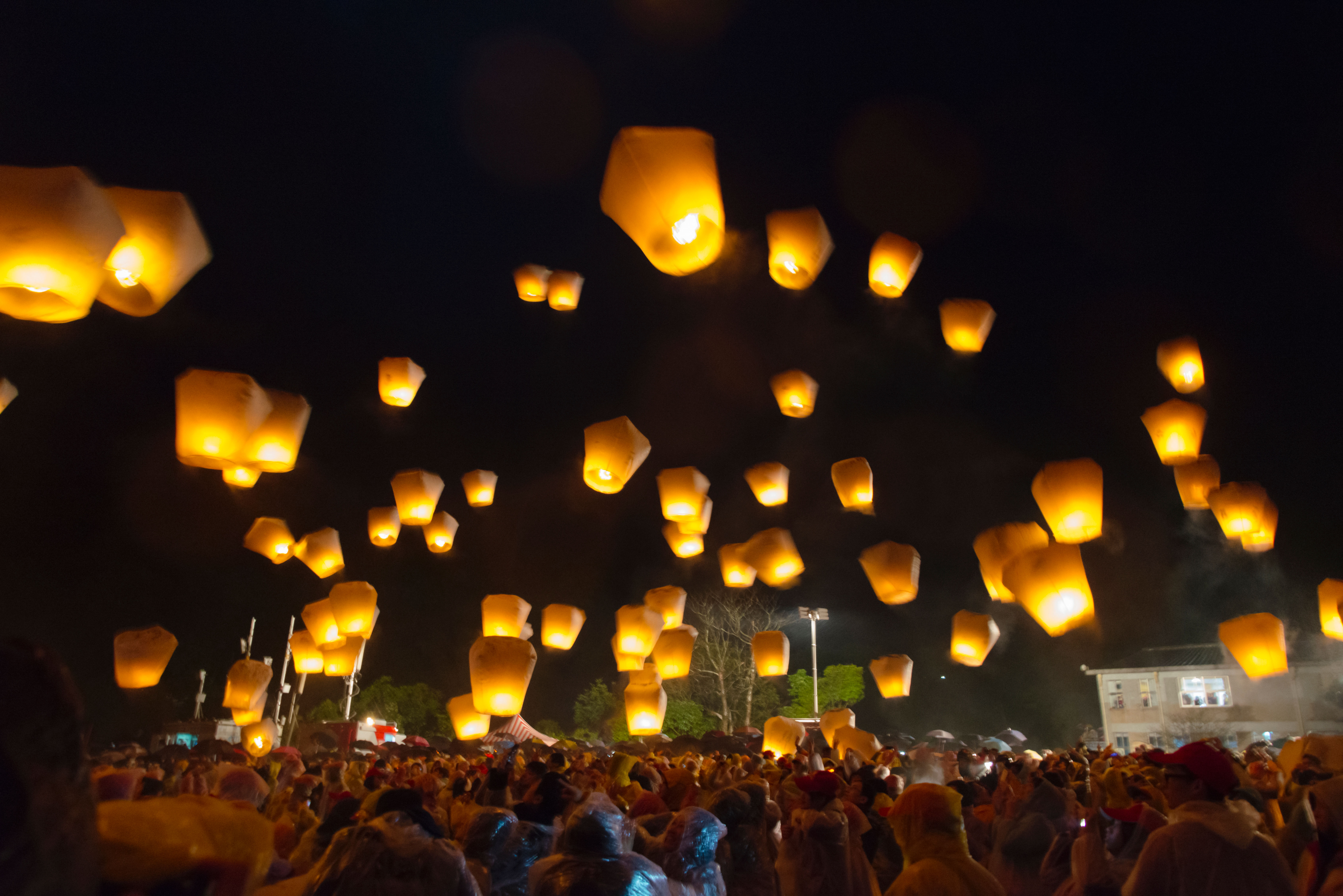 North Lanarkshire Council to vote on ban of lanterns and helium balloons