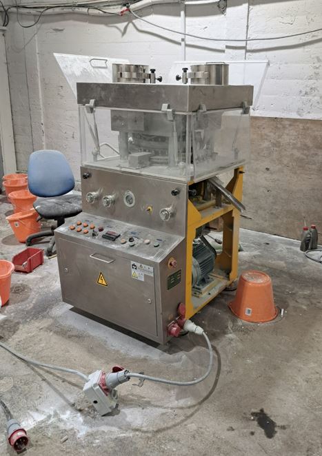 Pill-pressing machine, capable of producing tablets on industrial scale ...