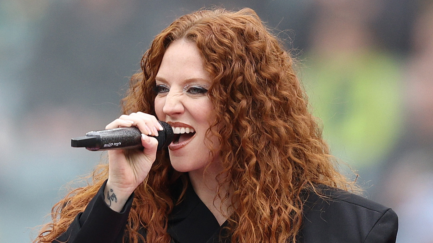 Jess Glynne: 7 of her songs that went to Number 1