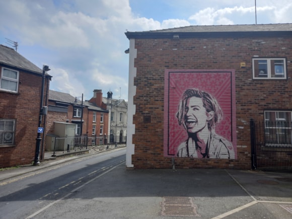 Sarah Harding mural unveiled in Stockport’s Underbank
