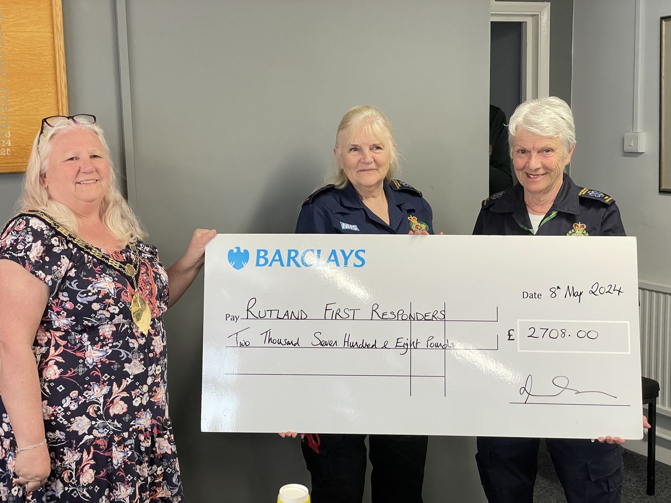 Outgoing Oakham mayor donates nearly £3k to First Responders