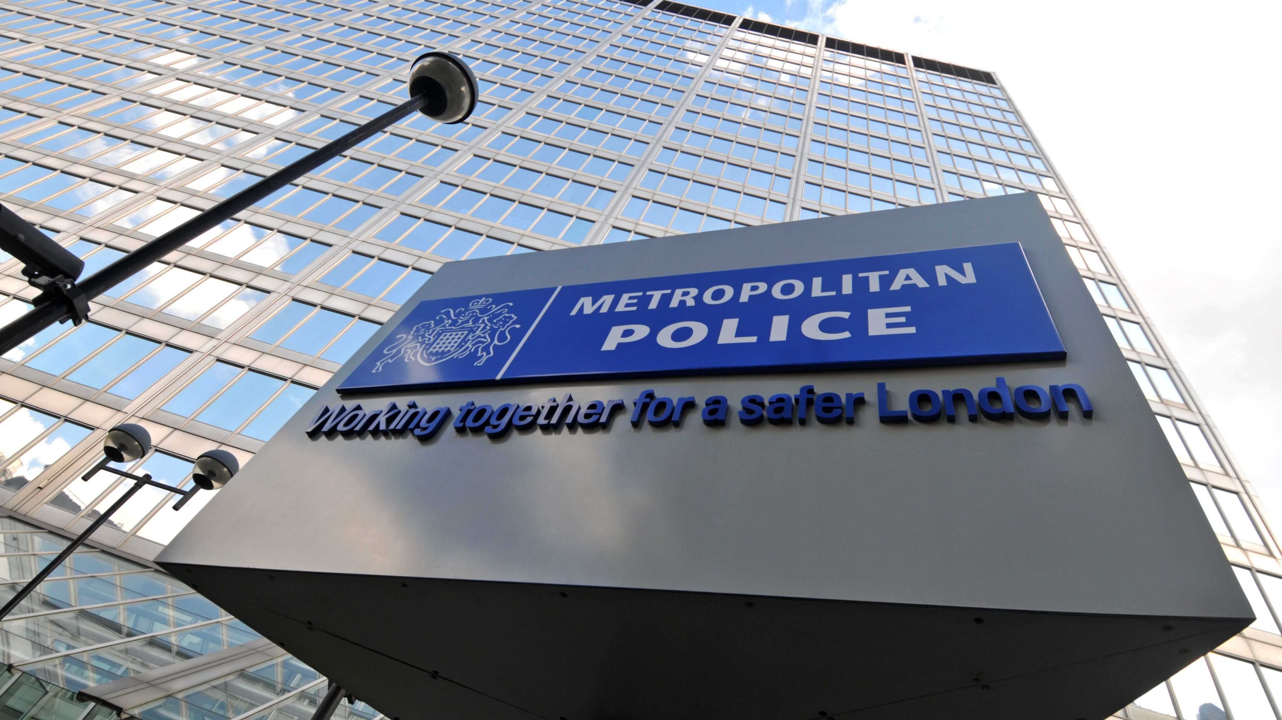 Metropolitan Police Launch Murder Investigation After Fatal Shooting
