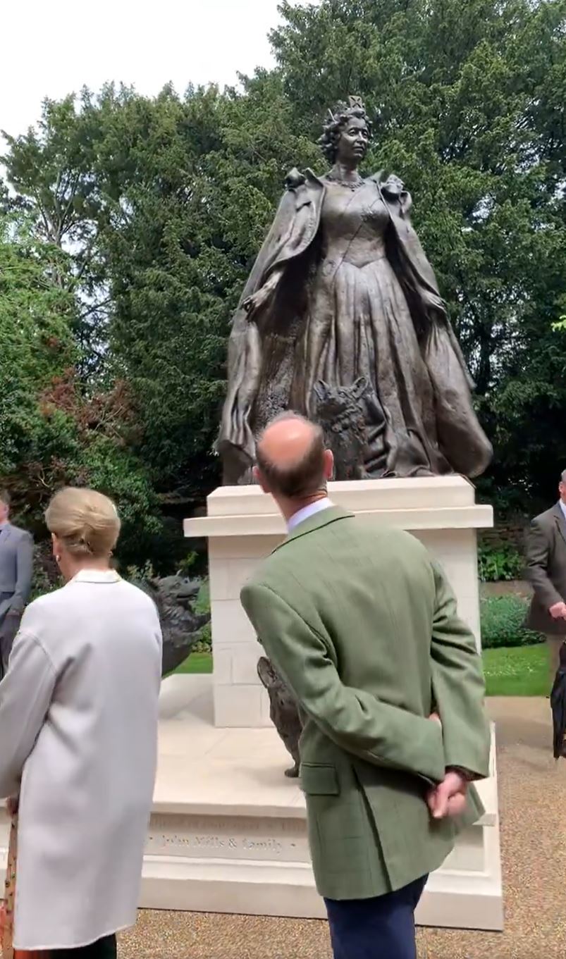 Duke and Duchess of Rutland visit Queen statue