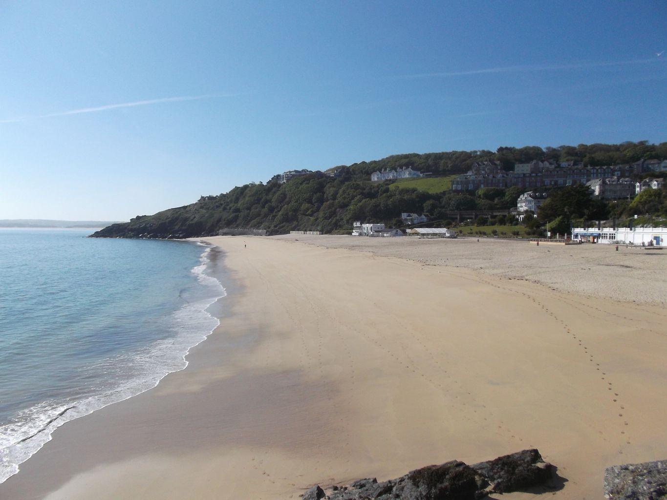 Fifteen beaches recognised for high water quality in Cornwall